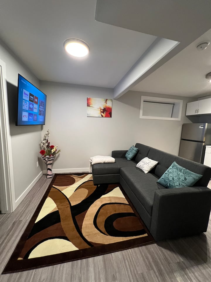 Beautiful & Cozy One Bedroom Suite - Saskatoon