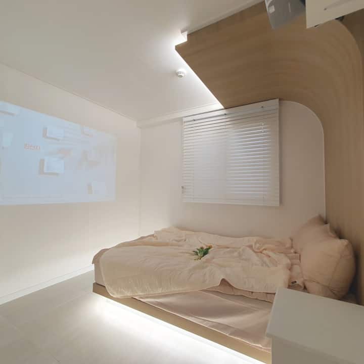 33# 신규오픈 # 도심 신축 감성숙소 # 빔프로젝터 영화관 # - Busan Station