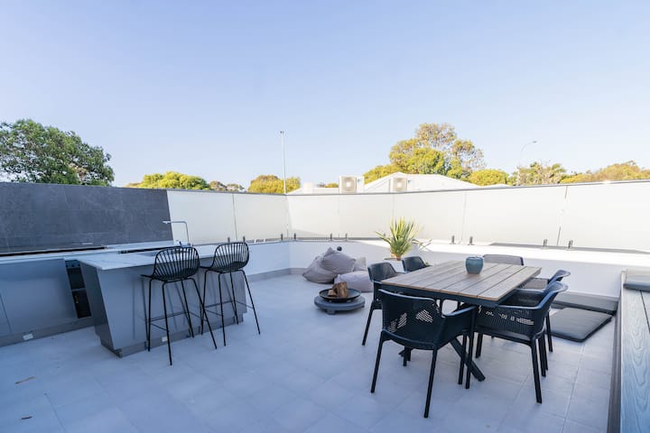 Beautiful 4br Family Home With Patio And Parking! - Subiaco