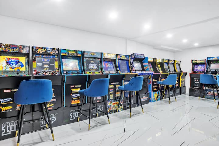 Ultimate Fun House: Games, Pool, Bbq & More! - Miami Gardens, FL