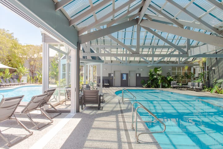 5 O'clock Somewhere Bungalow - Broadwater Resort - Broadwater