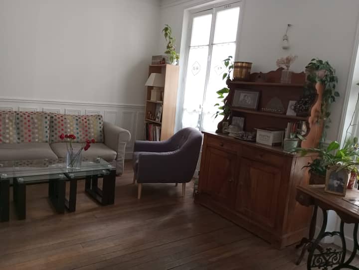 Appartement Typiquement Parisien - 