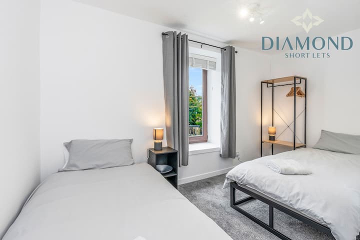 Stunning Central 2 Bed House - Dunfermline