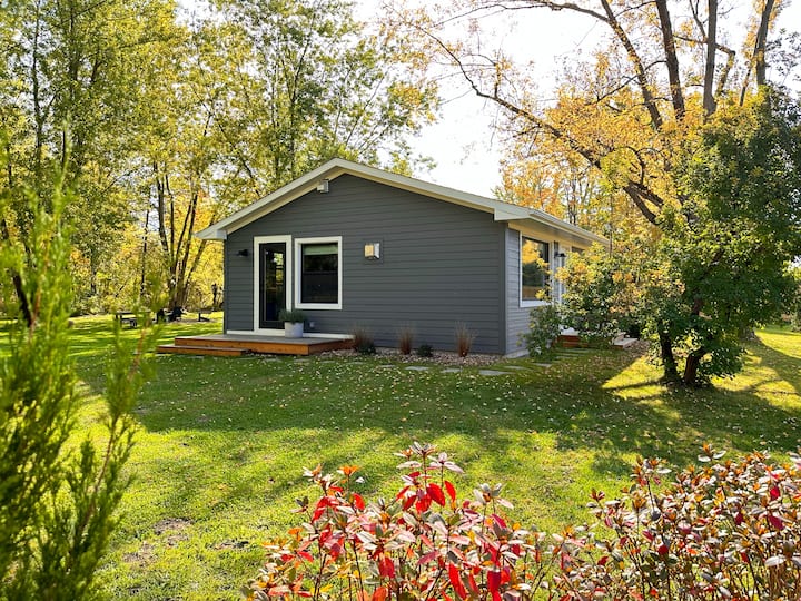 Bright & Cozy Warren Dunes Bungalow - Bridgman, MI