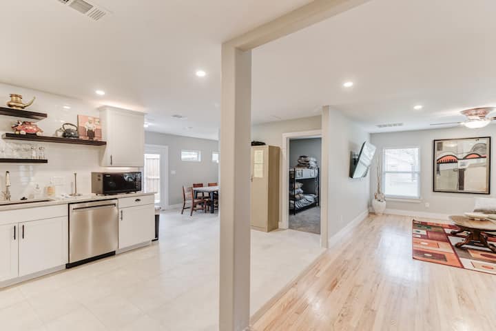 (414) 4 Bed 4 Bath At&t 6 Flags All Close! - Arlington, TX