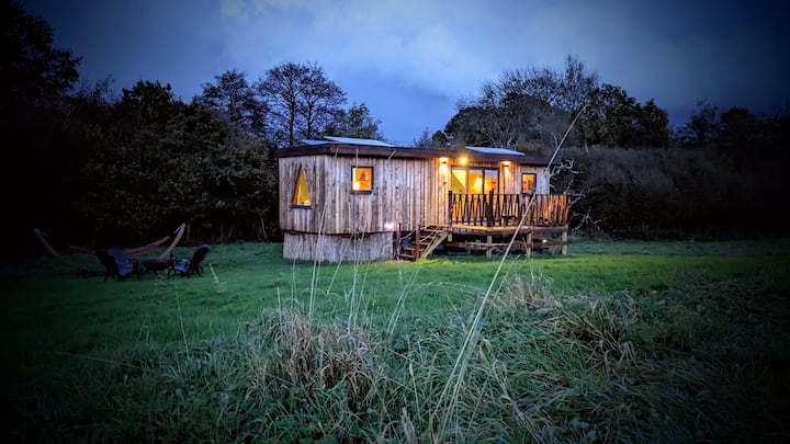 Luxury Off-grid Cabin With Hot Tub & Secret Room - Uckfield