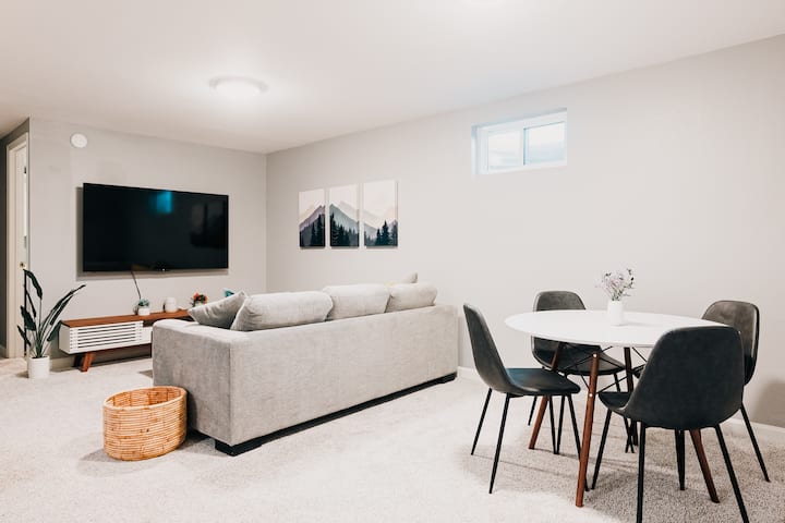 Private Basement Near Bellmar Park - Lakewood, CO