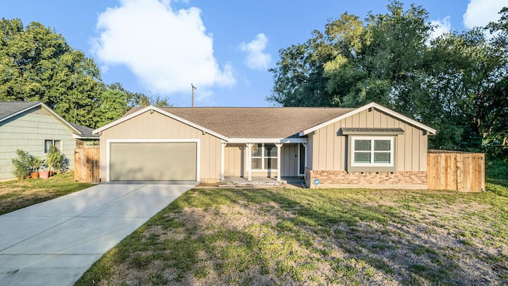3br/2ba + Patio & Garage Near Medical Center & Nrg - Lake Eden, Pearland