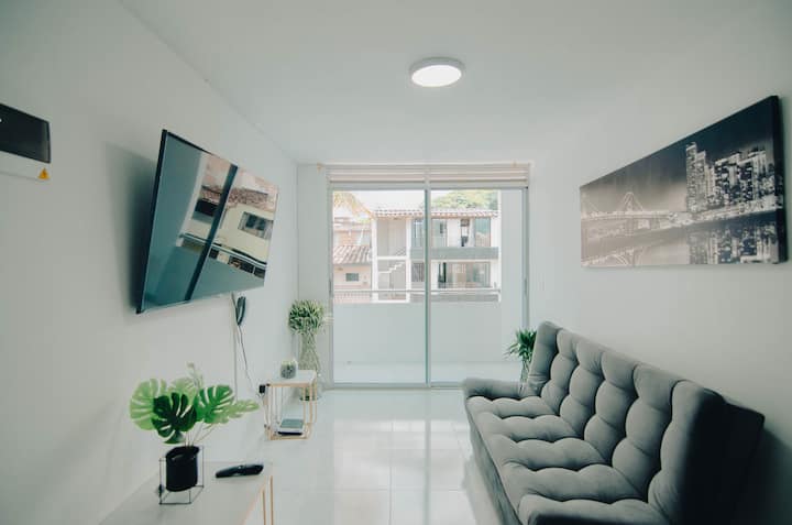 Apartaestudio Amplio A 5 Min De Laureles - Medellín