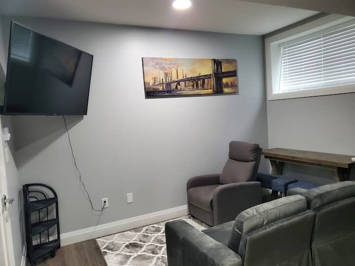 Cozy & Calm 2 Bdrm Family Lodge - Saskatoon