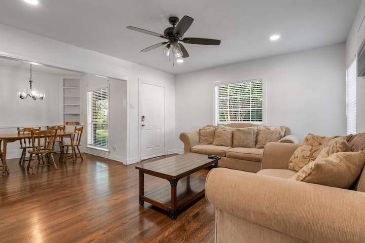 Cozy 3br  Stay Near Lake, Downtown And Casino - テキソマ湖