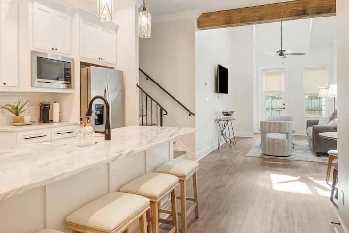 Brand New Upscale Townhome In Heart Of Lafayette - Lafayette, LA