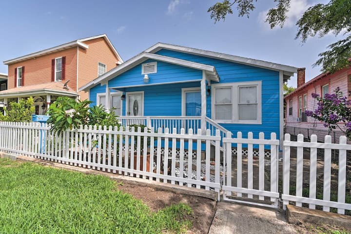 Beautiful Bungalow, 8min Walk To Seawall, Sleep 14 - Galveston, TX
