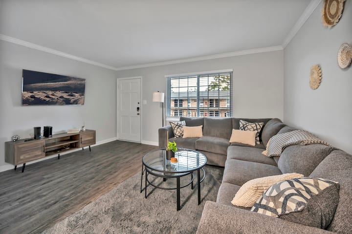 Duke - Pet Friendly 1br With Gym & Pool - Durham, NC