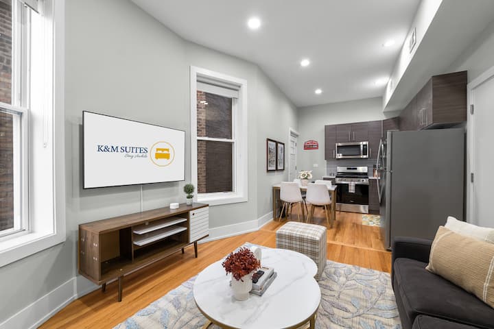 Beautiful Remodel In Sought After Wrigleyville - Chicago, IL
