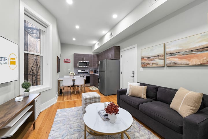 Beautiful Remodel In Sought After Wrigleyville - Loyola - Chicago