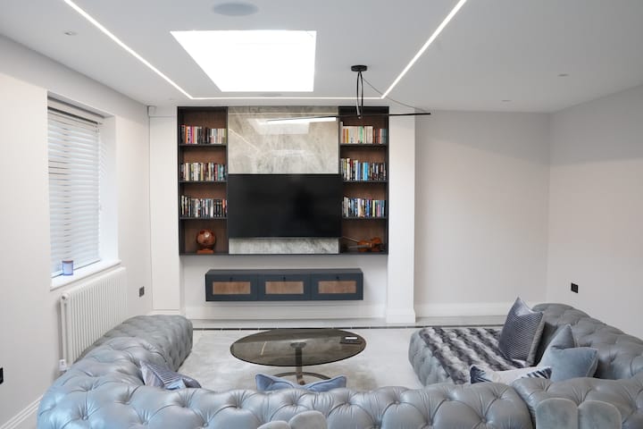 Large Super Luxury New Apartment - Mill Hill