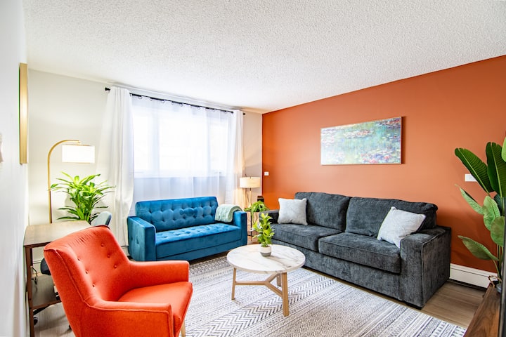 2 Bed, Sleeps 6, Stocked Kitchen, Work Space, Ltr - Red Deer