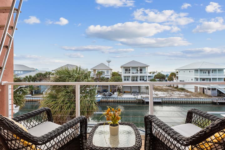 Waterfront Living, Steps To The Beach, Sleeps 15! - Navarre Beach, FL