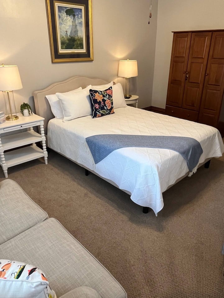 Spacious Suite W/kitchenette - Ligonier, PA