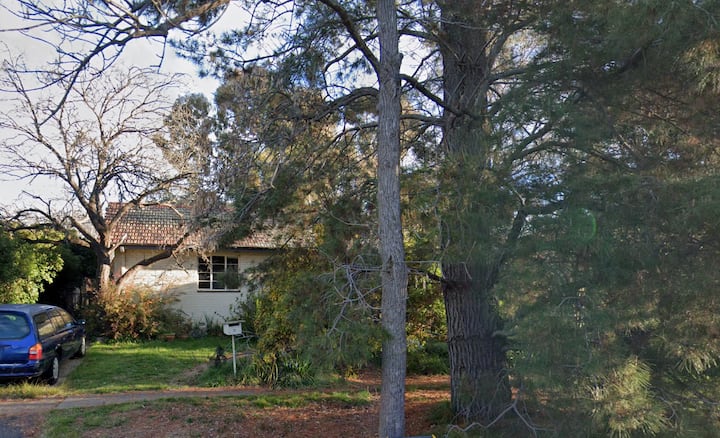 Tiny Home In Leafy Neighbourhood -