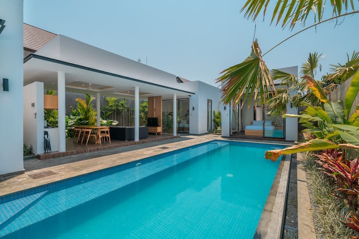 Brand New! Spacious 3br Villa In Seminyak - Legian