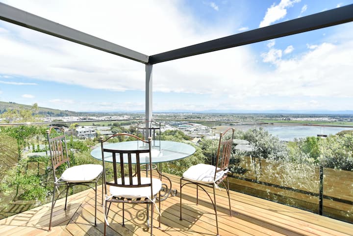 Stunning E-scape @ Cannonhill - Christchurch