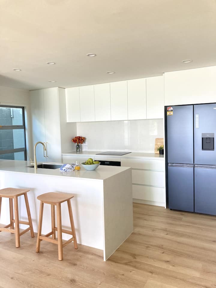 Footsteps From The Beach, Auckland New Zealand - Waiuku