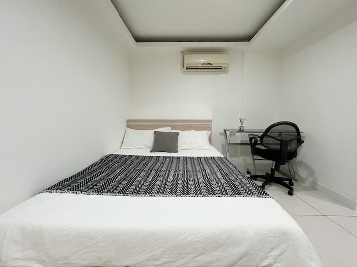 Near Park & Convenience Store | Spacious En-suite - Taipei