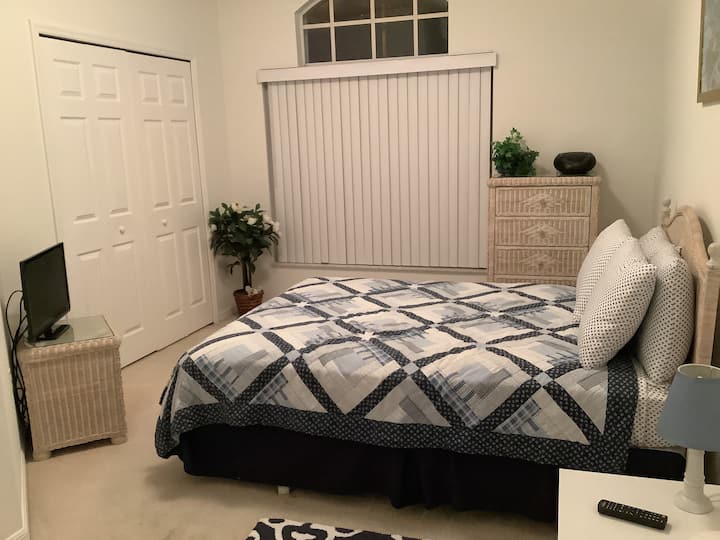 Private Secure Annexe Room - Davenport, FL