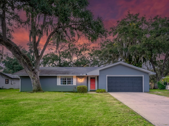 Palm Bay Retreat | Sleeps 10 • 4br • King Beds - Palm Bay, FL