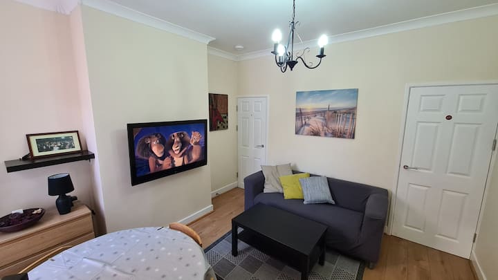 Delightful 3 Bedroom Home - Coventry