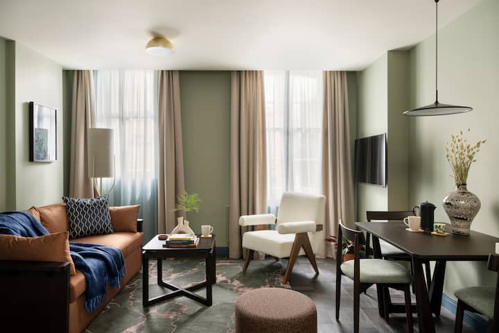 One Bedroom Apartment At Cove Huntingdon House - London
