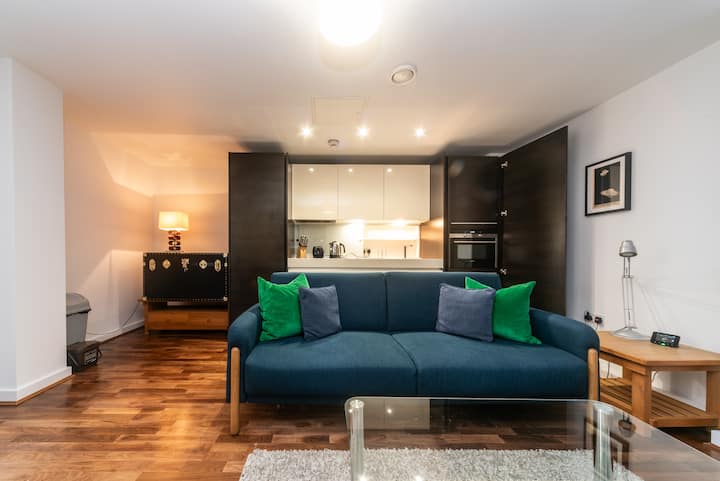 Central London Stay | Walk To Barbican & St. Pauls - London