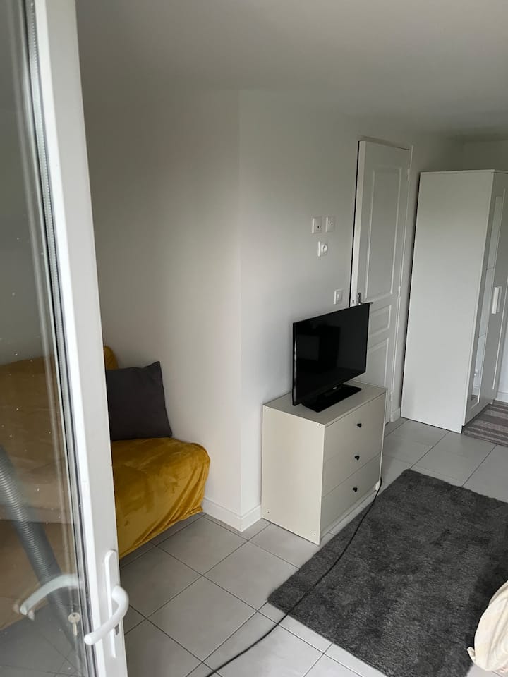 Studio Avec Fitness , Cuisinette Et Piscine - Saint-Genis-Pouilly