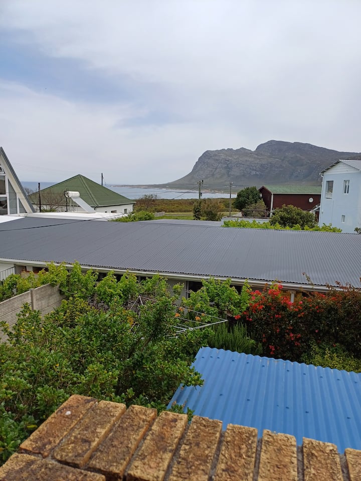 35 On Df Strauss, Kleinmond - Kleinmond