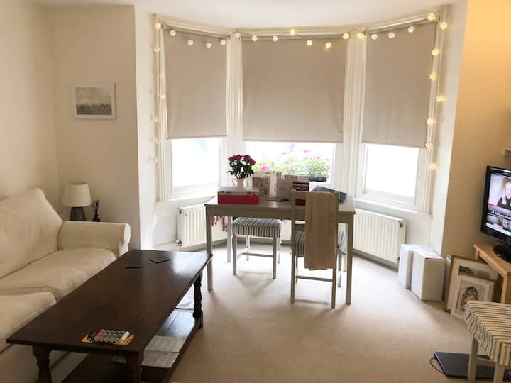 Beautiful Cosy Retreat
2 Beds, 1 Sofa Bed, Garden - London, UK
