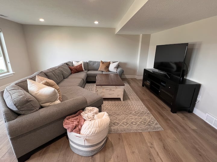 Draper Views Basement Apartment - Highland, UT