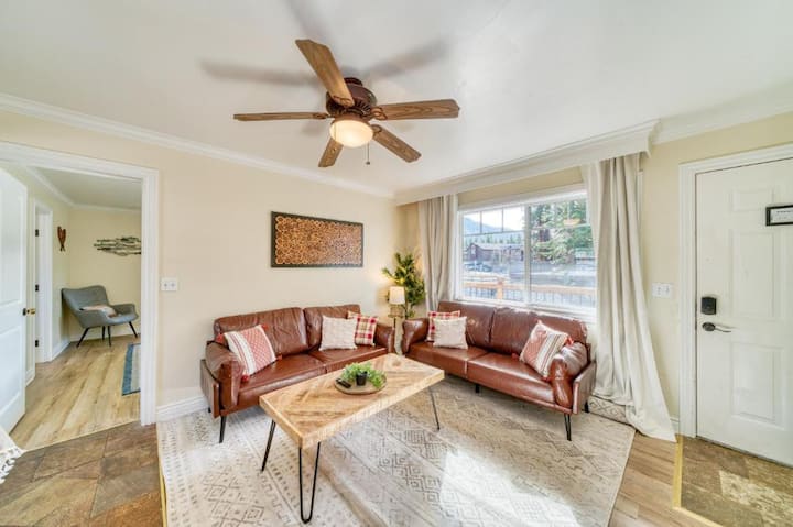 Spacious 2 Bedroom 2 Bath Next To Lake/ski Village - South Lake Tahoe, CA