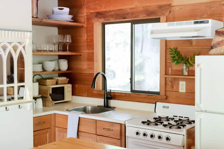 Betty Ann Cabin, Galiano Island - Salt Spring Island