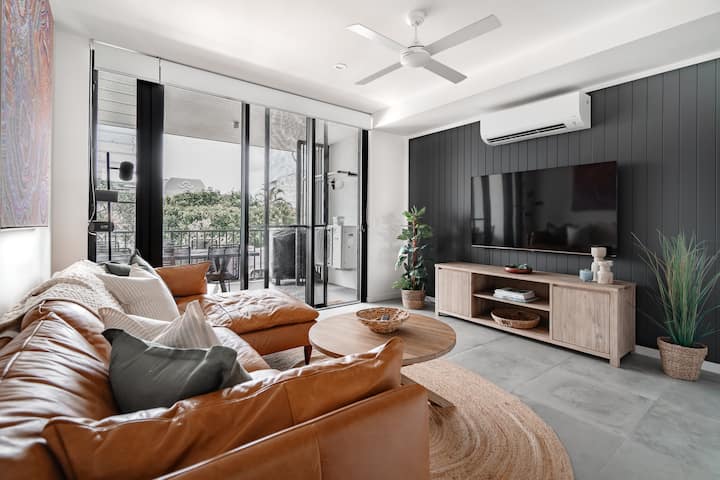 Beachside Escape | 2 Suites In One, Bbq & Pool - Coolum Beach