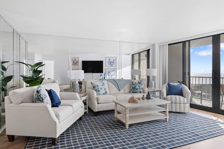 Gorgeous Beachfront View Condo In Marco Island - Marco Island, FL