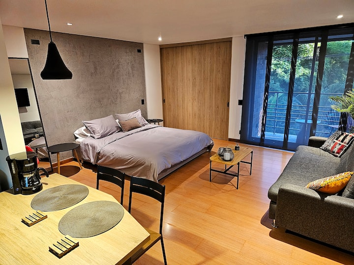 Loft, El Poblado, Beautiful Place W/ Balcony. - Medellín