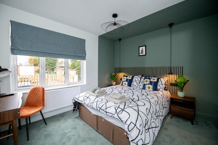 Ground Floor ~ Trendy ~ 3 Bedroom Apartment - Southampton