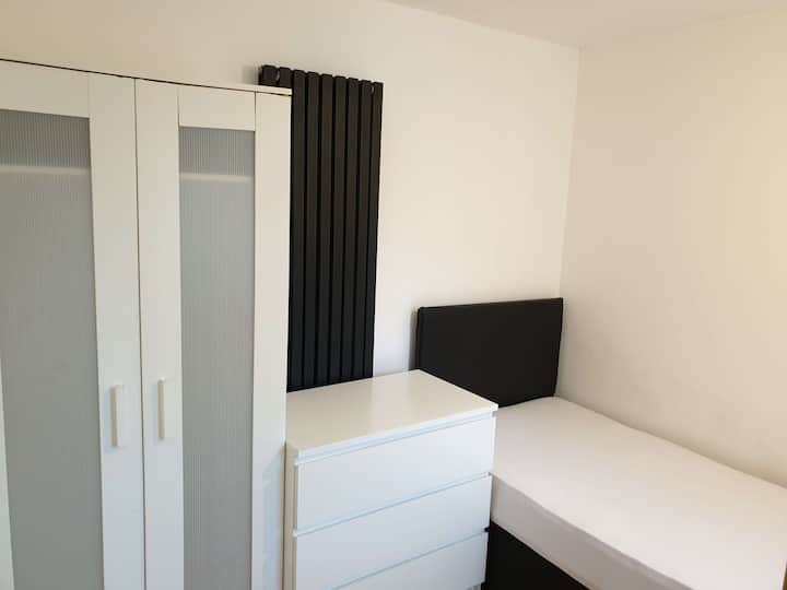 Single Ensuite Room - Luton