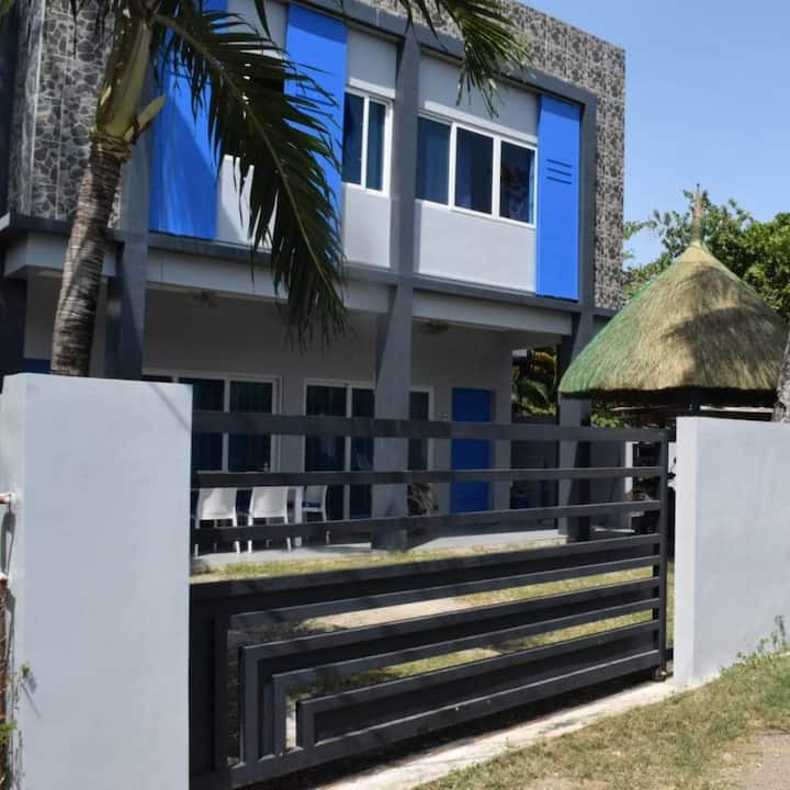 1 Bedroom With Queen-size Bed And 1 Four-bed Room - Lapu-Lapu City