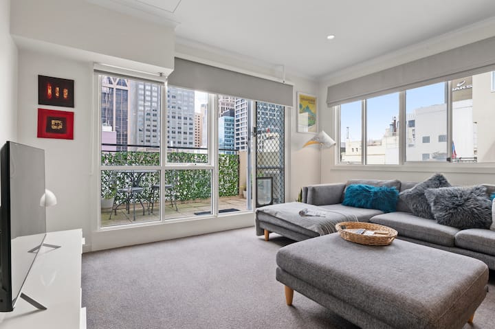 City Central 2br Temple Court W/ Balcony & Carpark - Melbourne