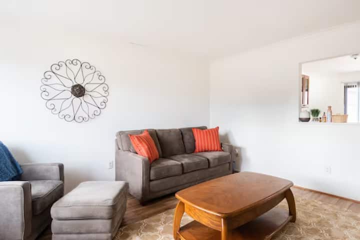 Convenience & Peace - 20 Min To Univ Of Michigan - Westland, MI