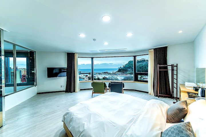 나인_커플디럭스+룸온리*파노라마오션뷰*욕조,모던감성객실 - Seogwipo-si