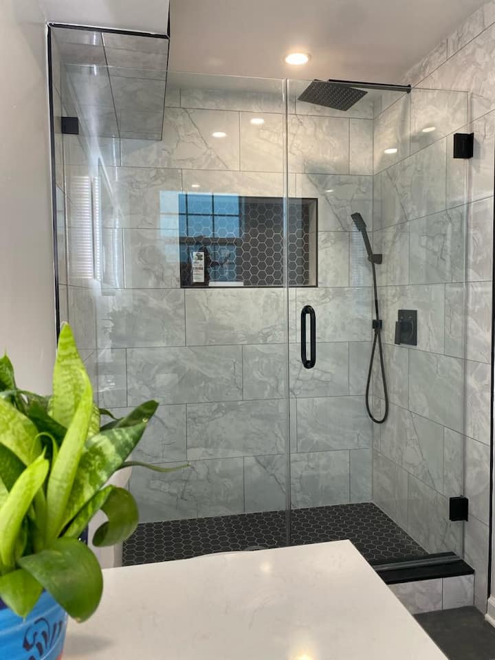 Modern Suite With Kitchen - Bensalem, PA